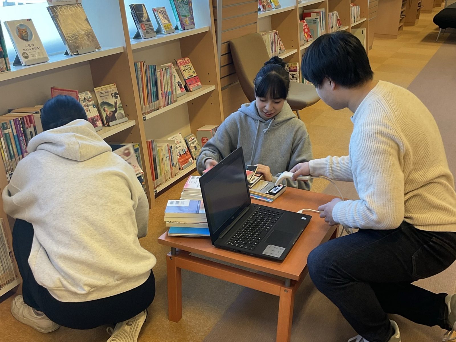 SALCの一大イベント・Stocktake（蔵書点検）を行いました！ | 広島文教大学